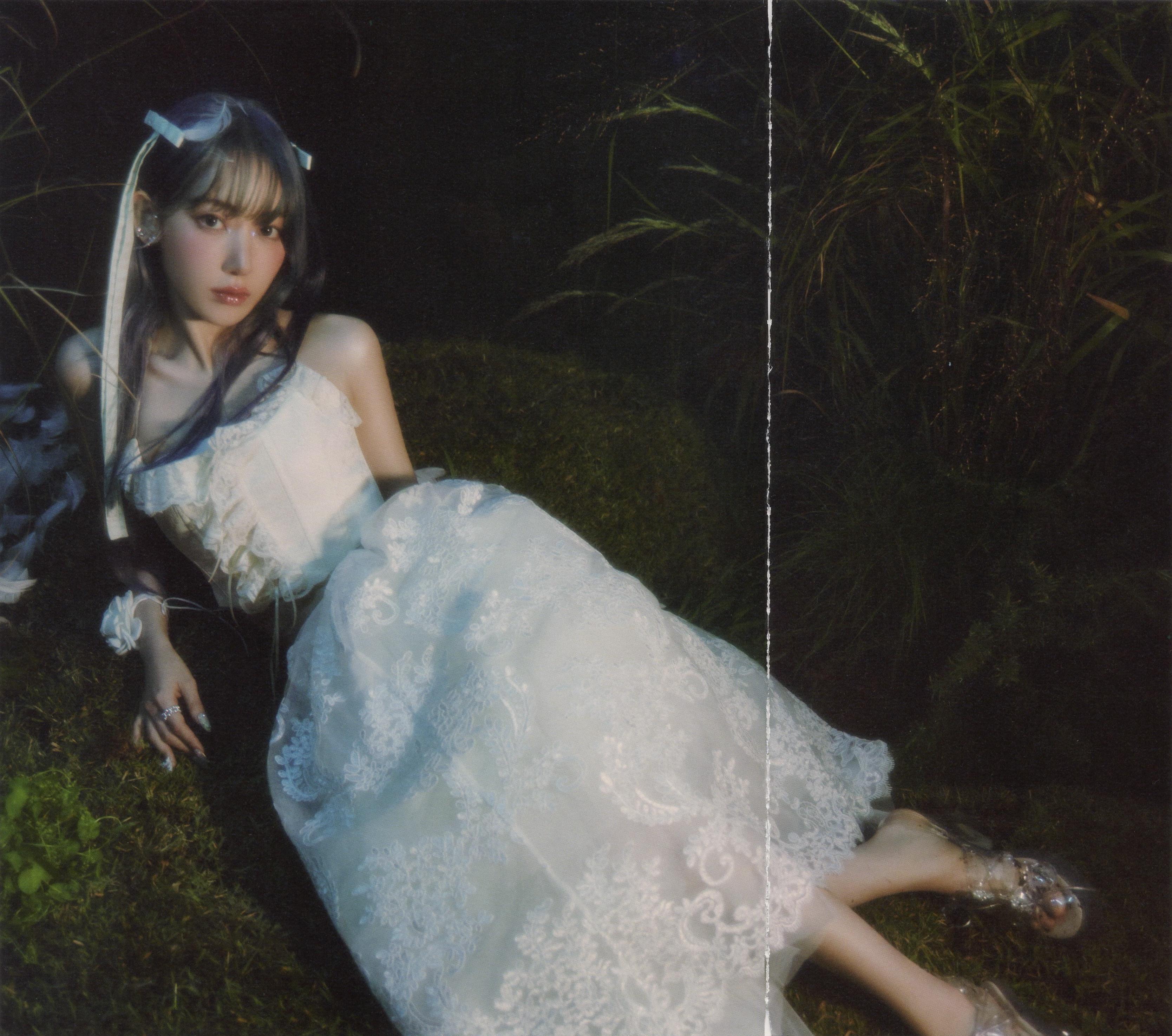 LE SSERAFIM - Sakura | Scrolller