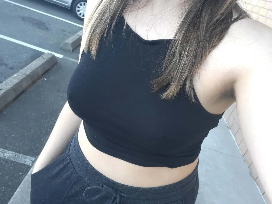 Went out braless and it felt amazing | Scrolller
