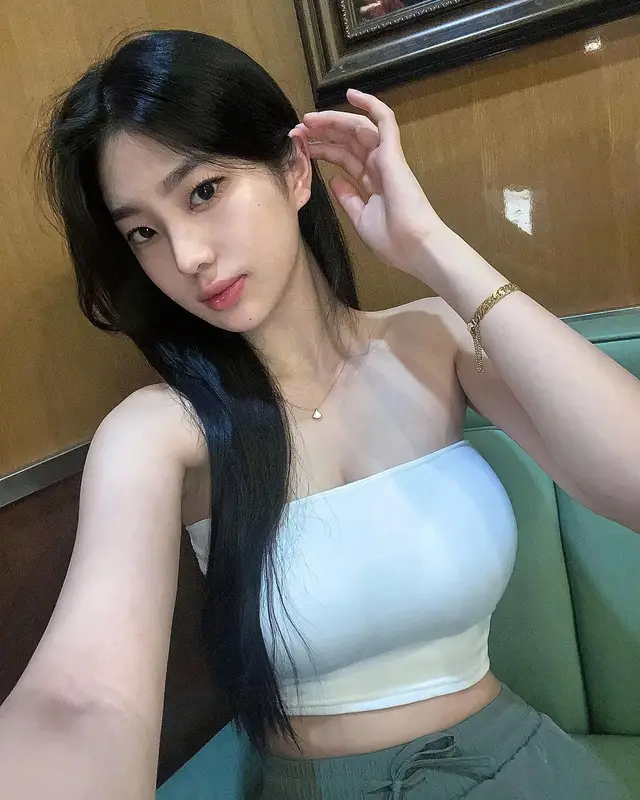 Discover more like Croptopgirls: Boob tube and Related Content | Scrolller