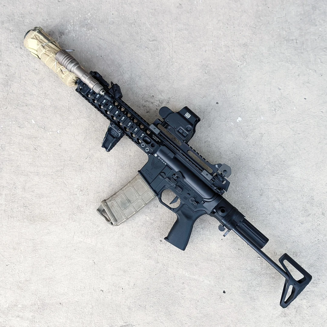 Monolithic | Scrolller