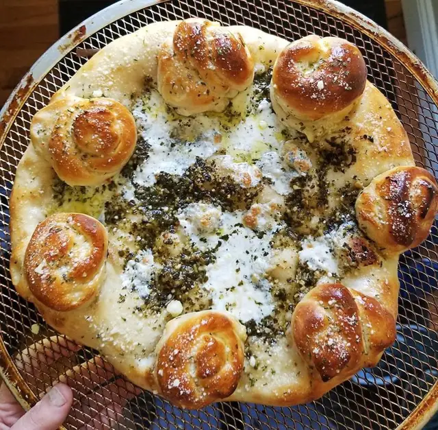 Garlic Knot Pizza From Scratch | Scrolller