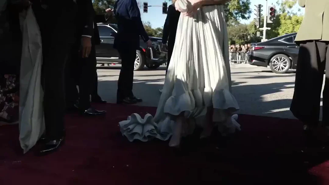 Donna has arrived! | Scrolller