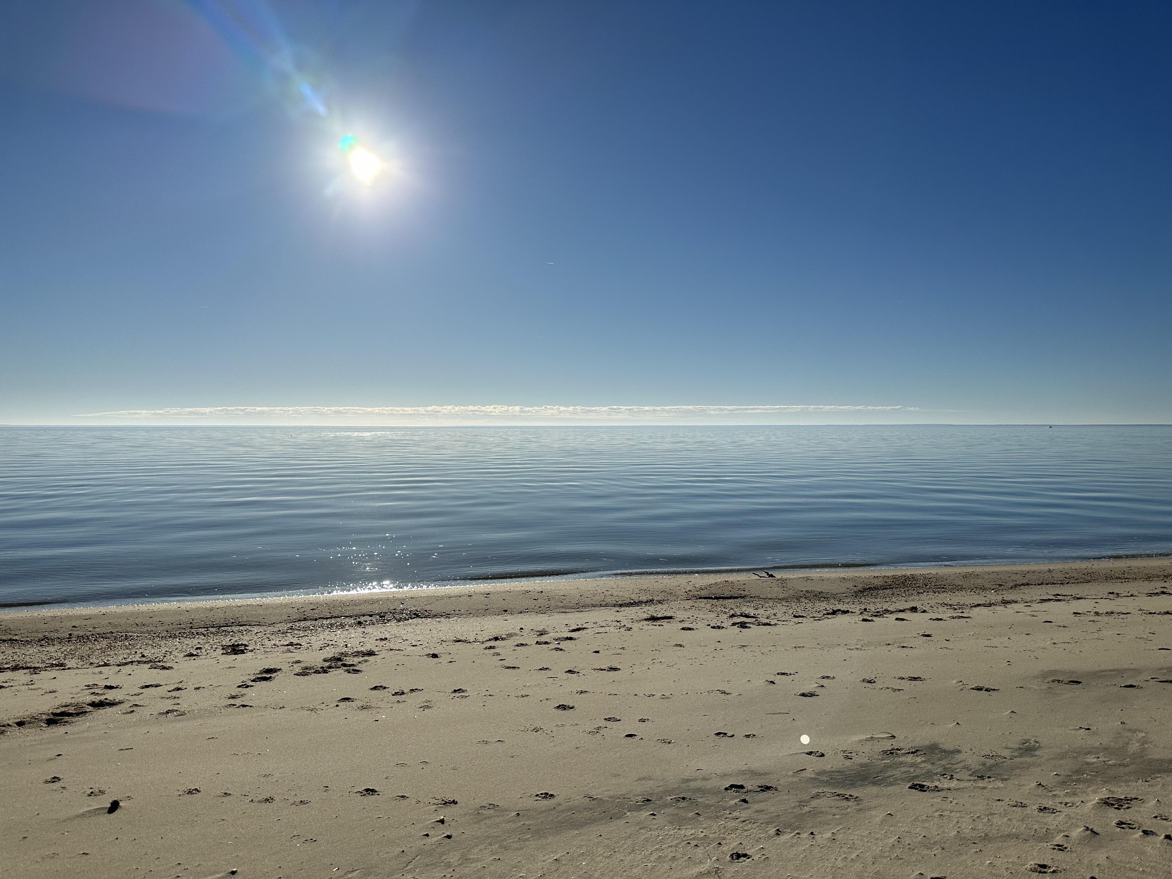 Peaceful beach | Scrolller