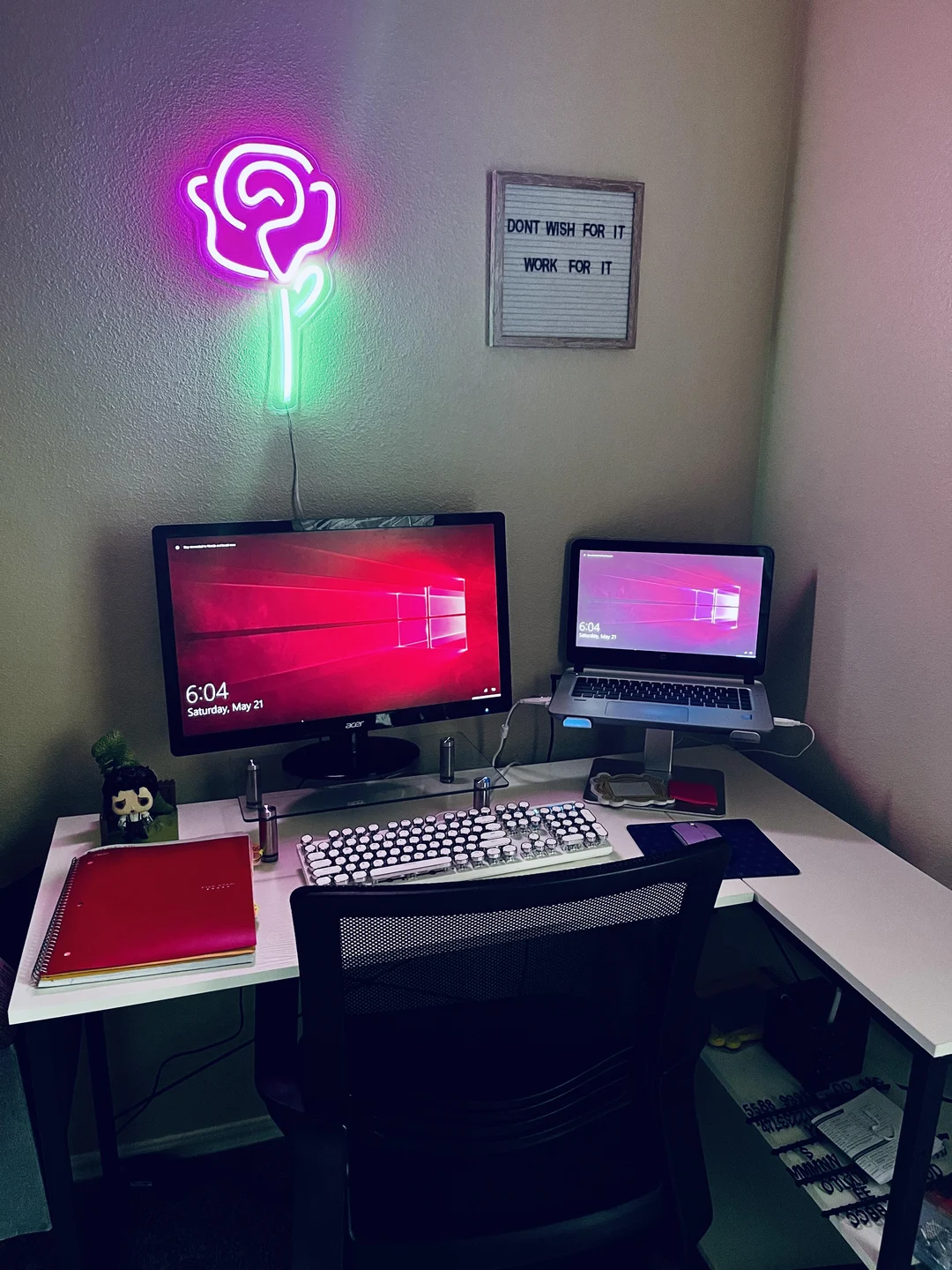 My cozy and minimal work corner. | Scrolller