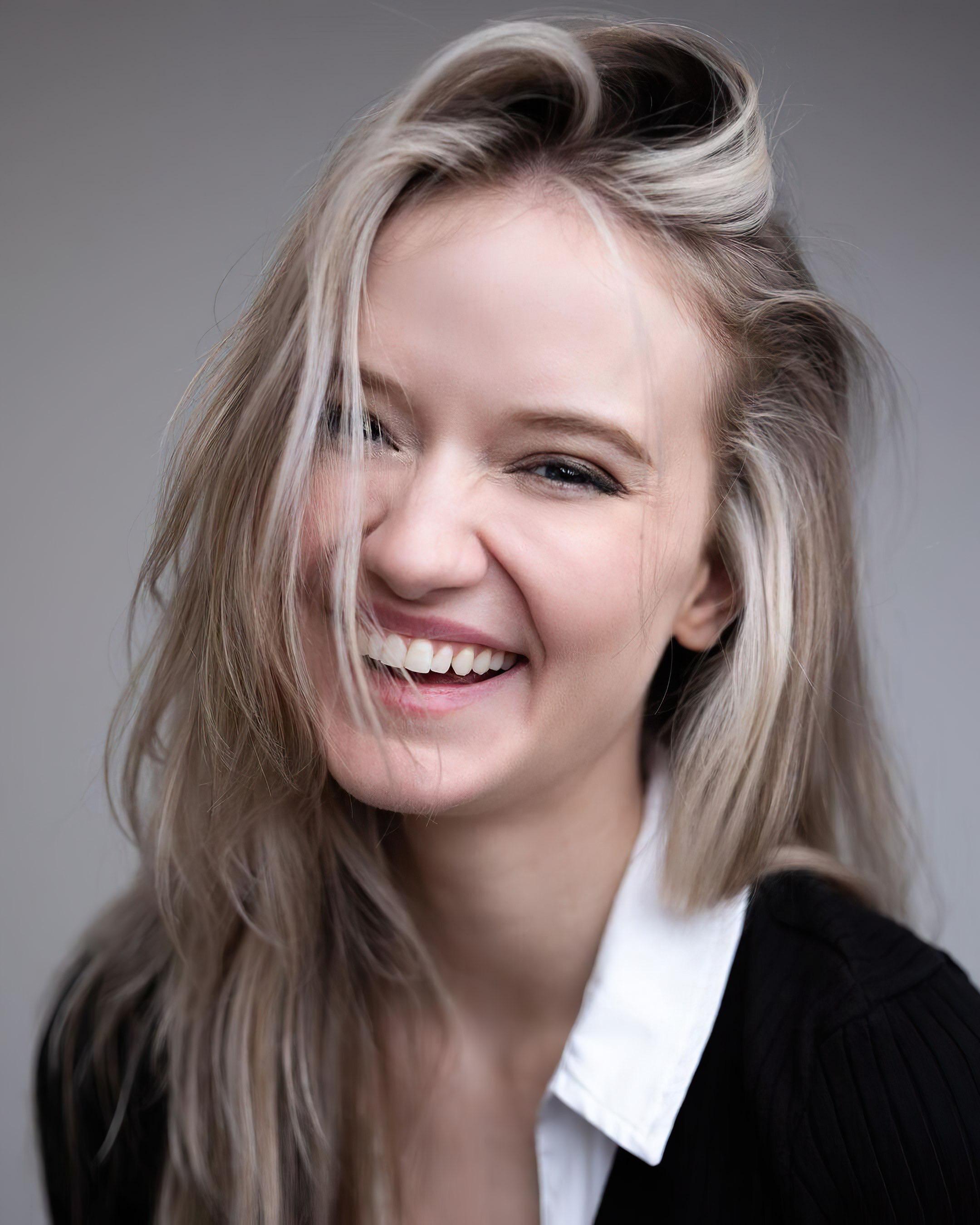 Anna Fischer Scrolller