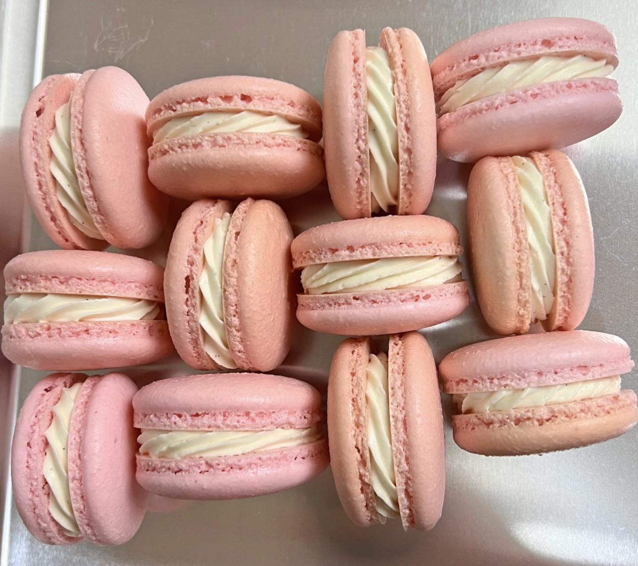 [homemade] Vanilla Bean Macarons | Scrolller