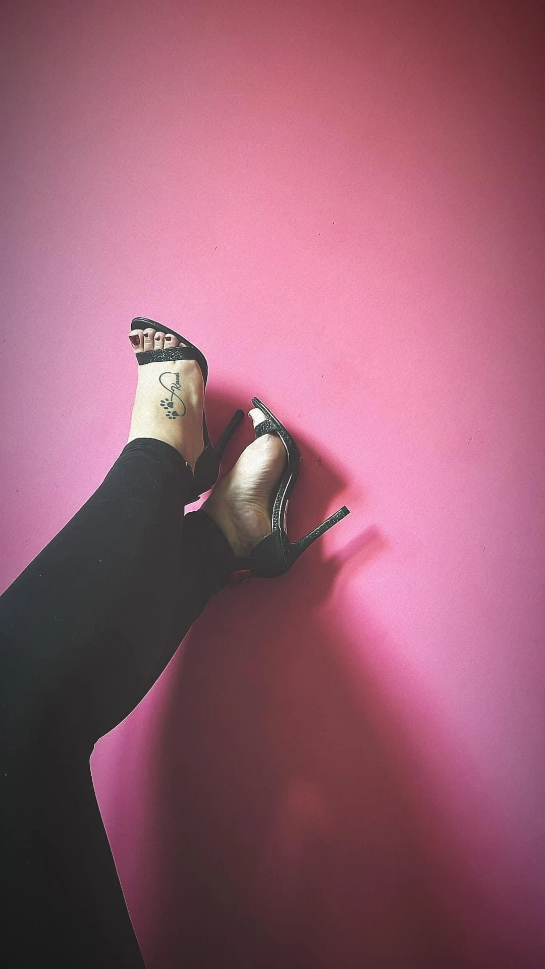 This heels and nails is very hot combo | Scrolller