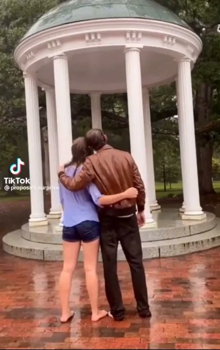 What a beautiful proposal. | Scrolller