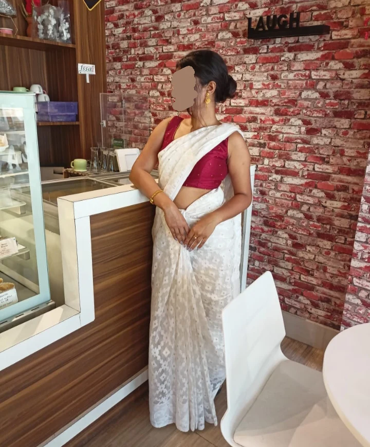 I'm obsessed with One specific type of Saree | Scrolller