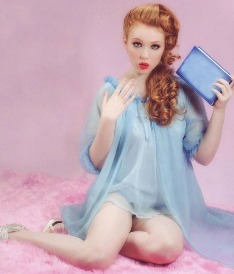 Molly Quinn | Scrolller