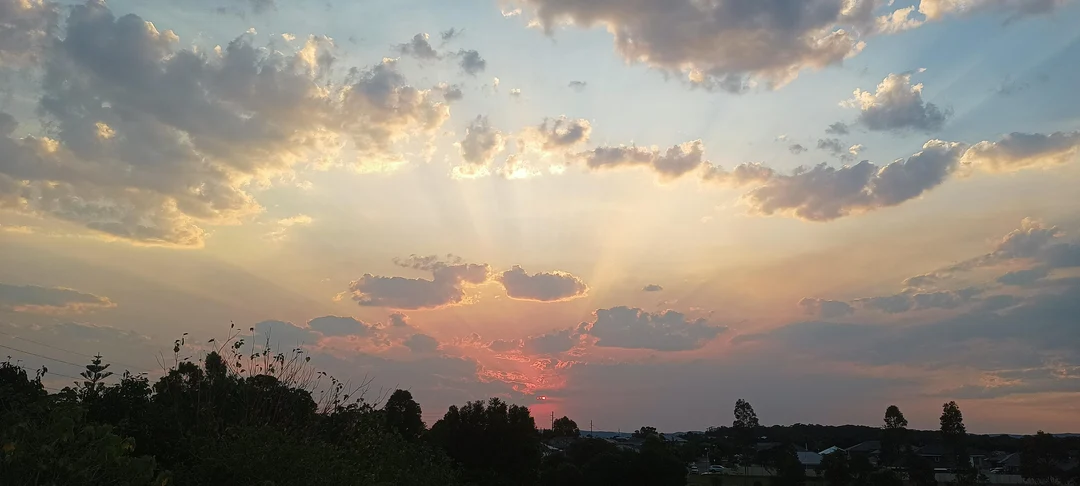 Australian sunset with rays [OC] | Scrolller