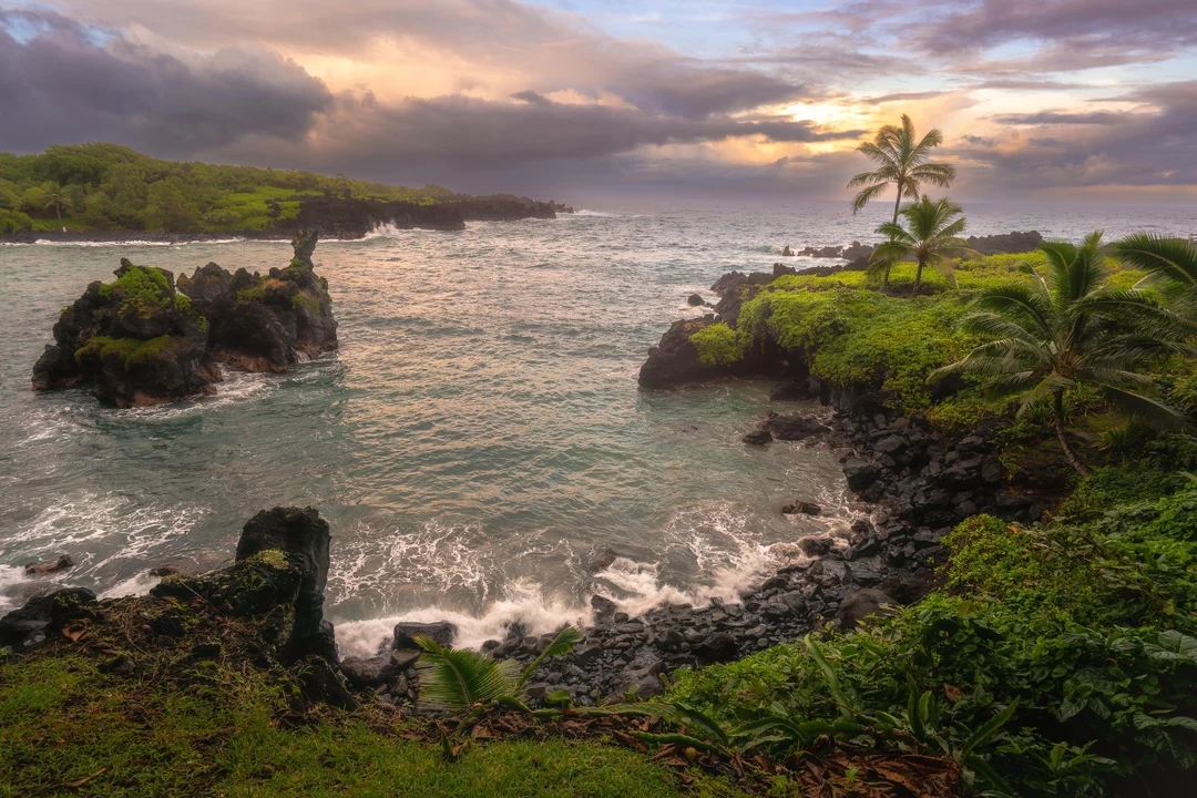 Romantic scenes from Black Sands Beach, Hana Highway, Maui, Hawaii [2998x2000][OC] | Scrolller