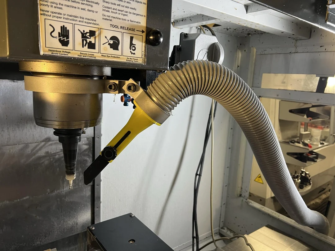 Adjustable vacuum nozzle in CNC mill | Scrolller