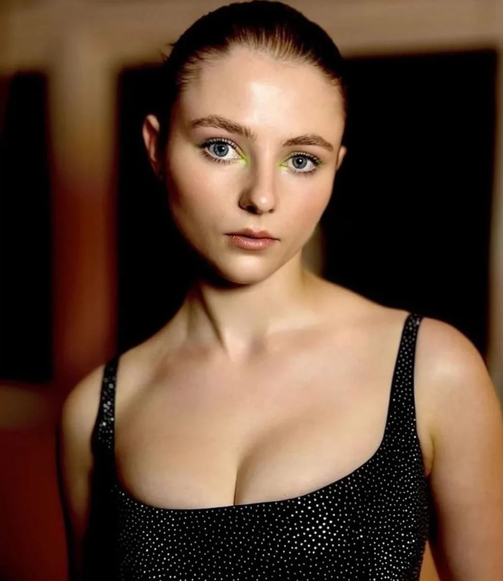 Thomasin McKenzie | Scrolller