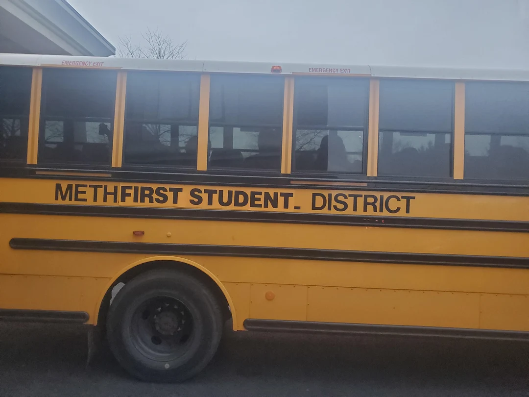 This replacement sign placement | Scrolller