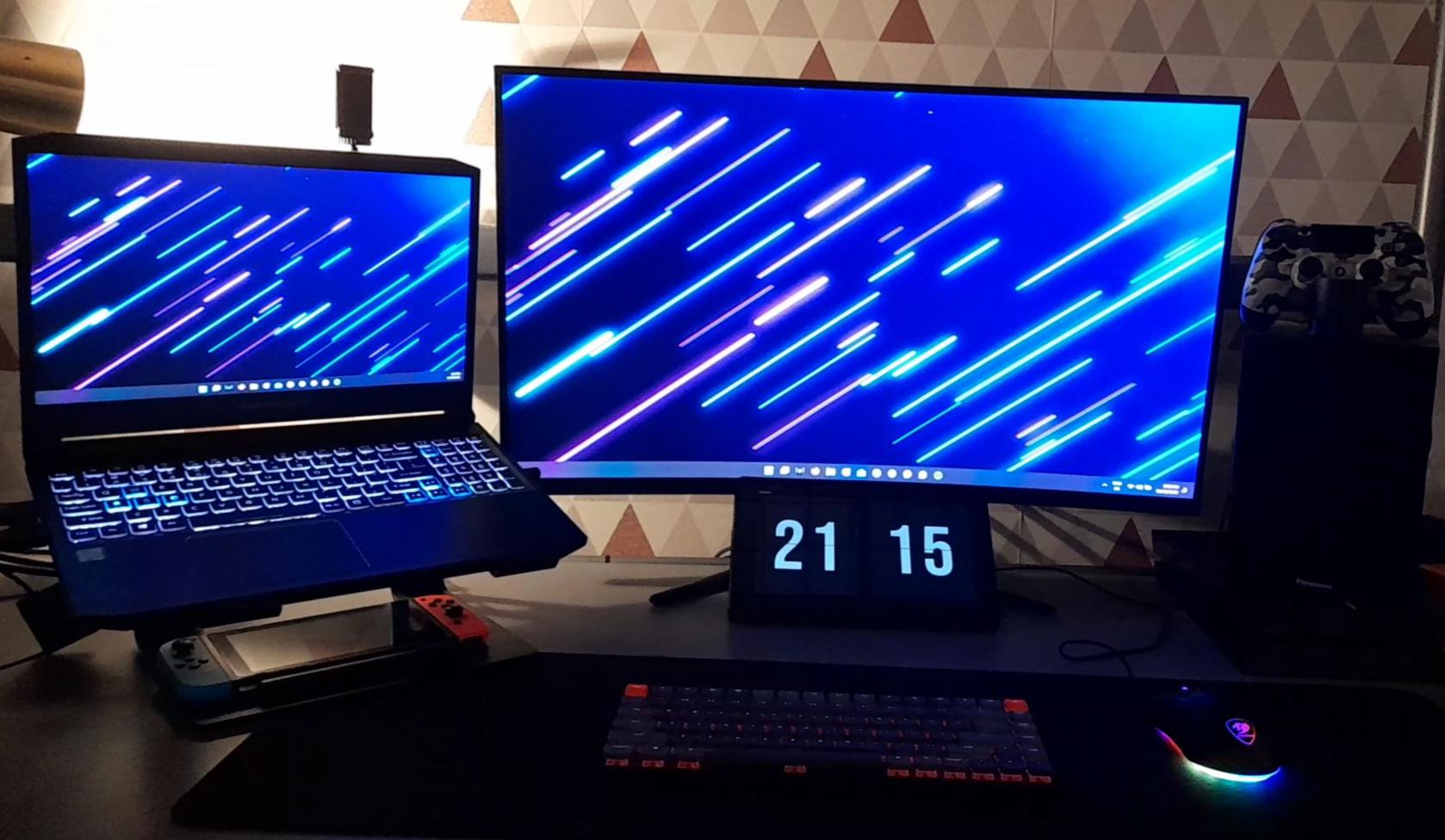 Simple laptop setup | Scrolller