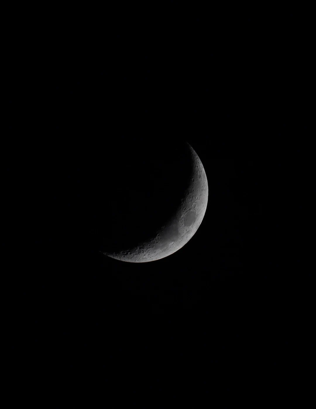 A photo I took of a crescent moon | Scrolller