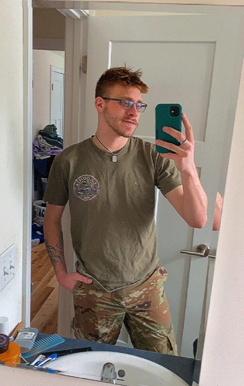 Off to the buss stop. Come keep me warm? | Scrolller