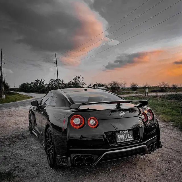 Nissan GTR [1080x1080] | Scrolller