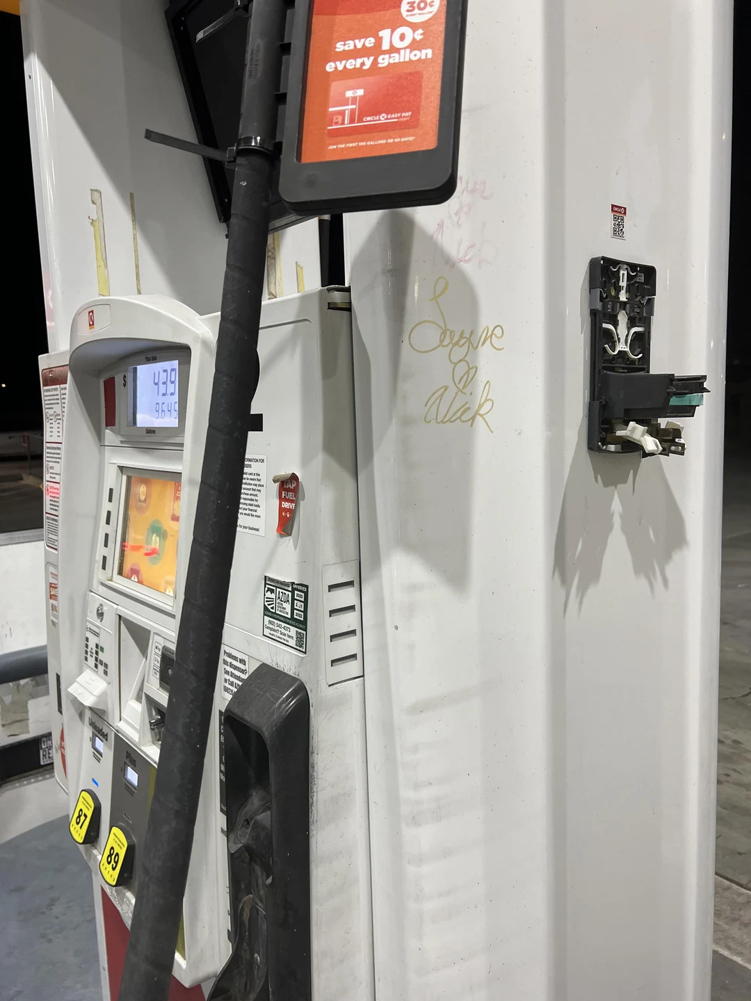 Gas station love | Scrolller