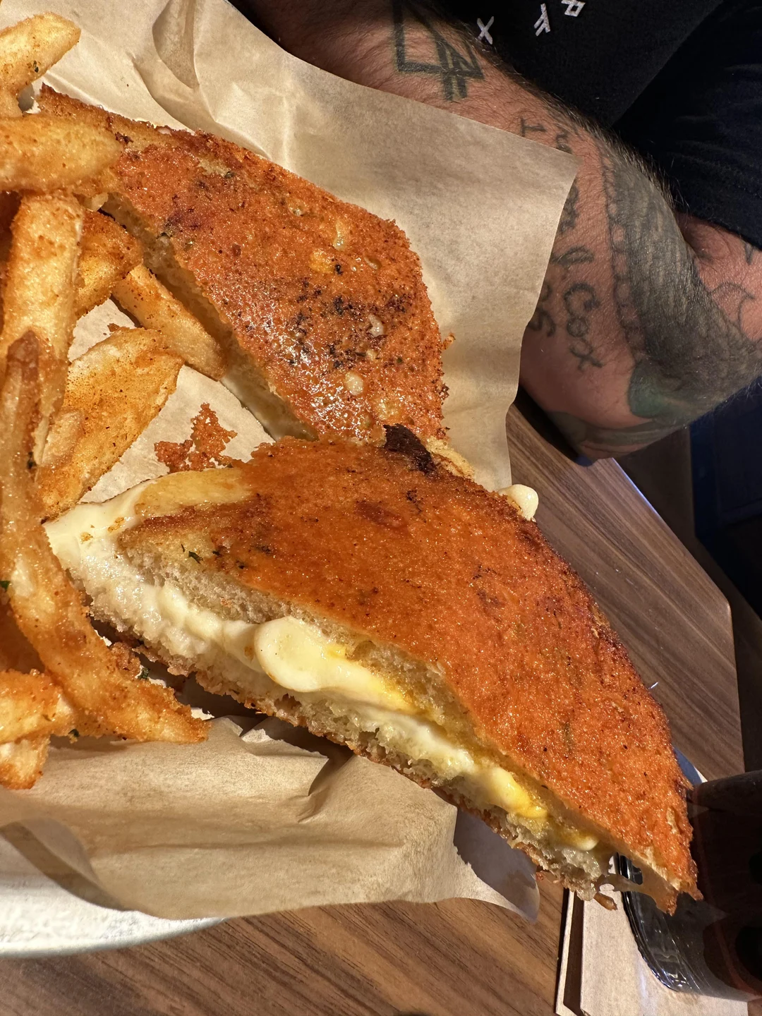 Cheese crusted grilled cheese 👌 | Scrolller