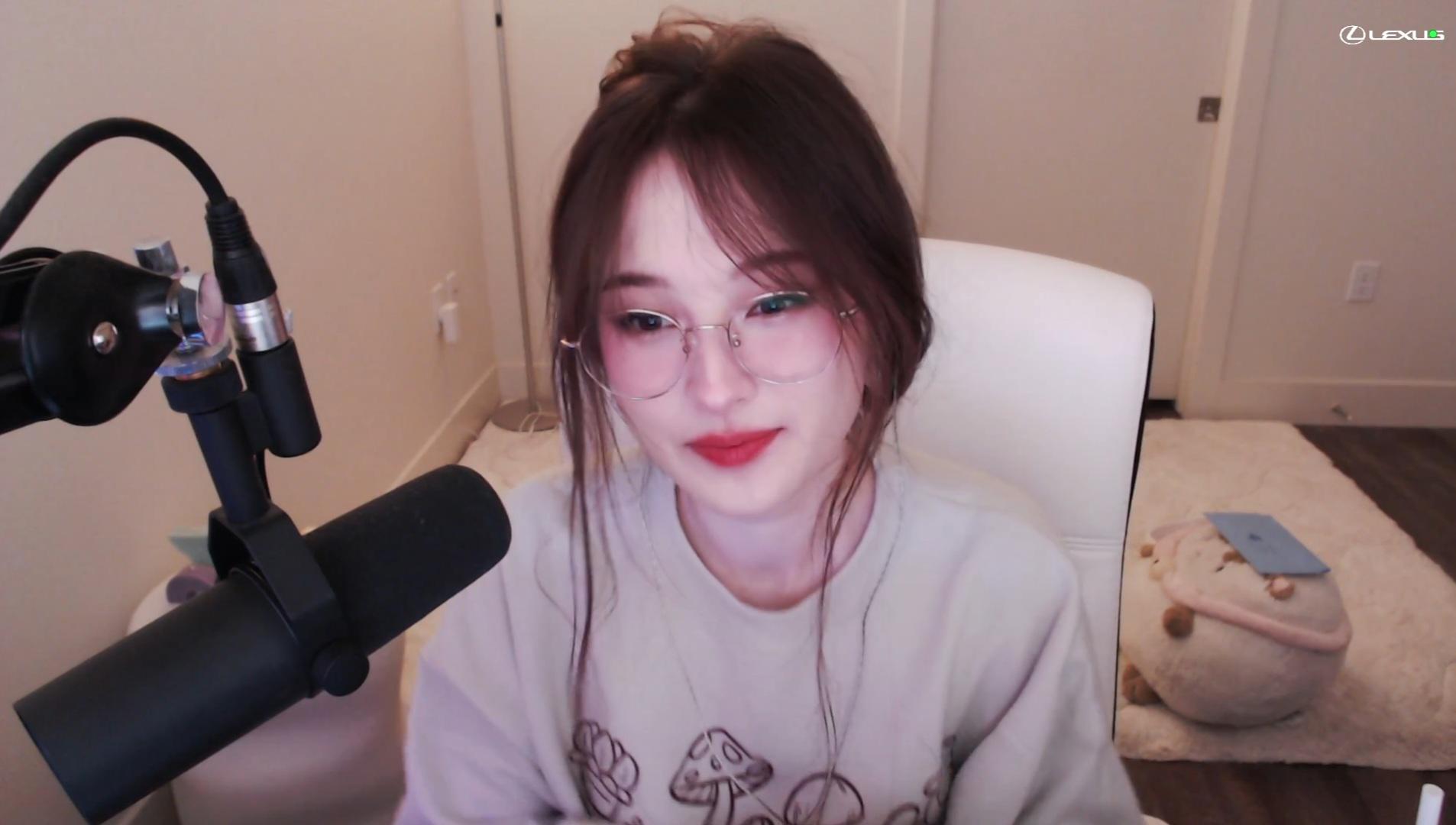 Tina Screenshots 💖 💖 | Scrolller