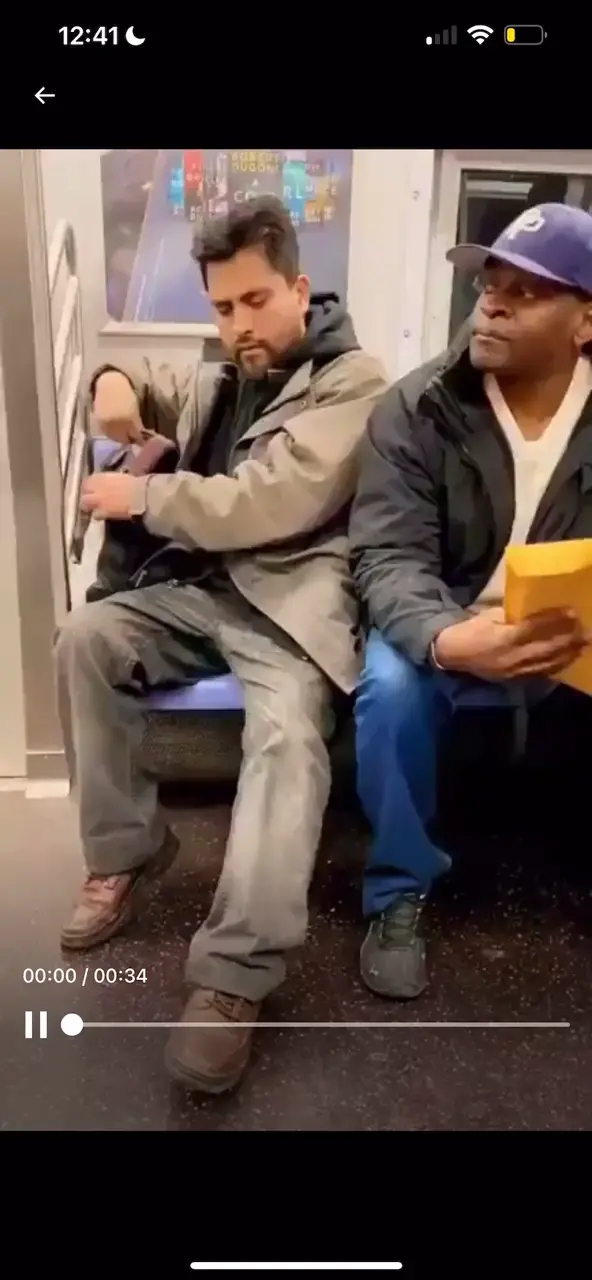 Disagreement on the Subway | Scrolller