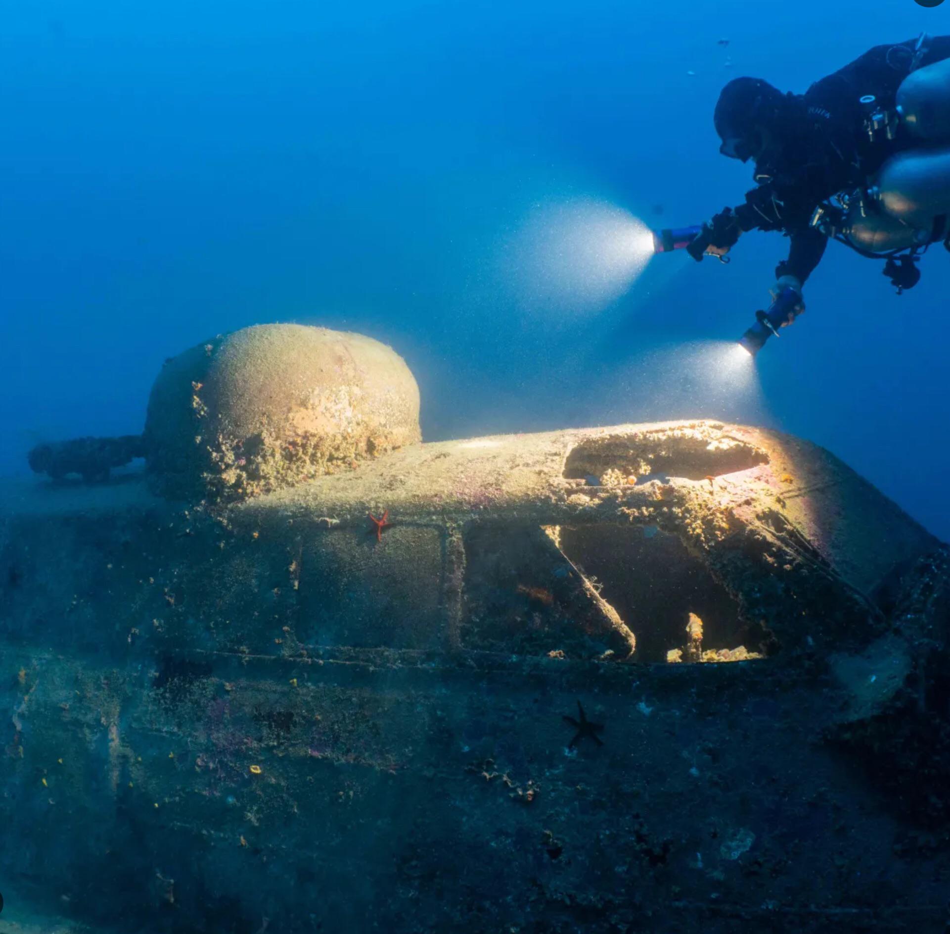 Diving a B-17G | Scrolller