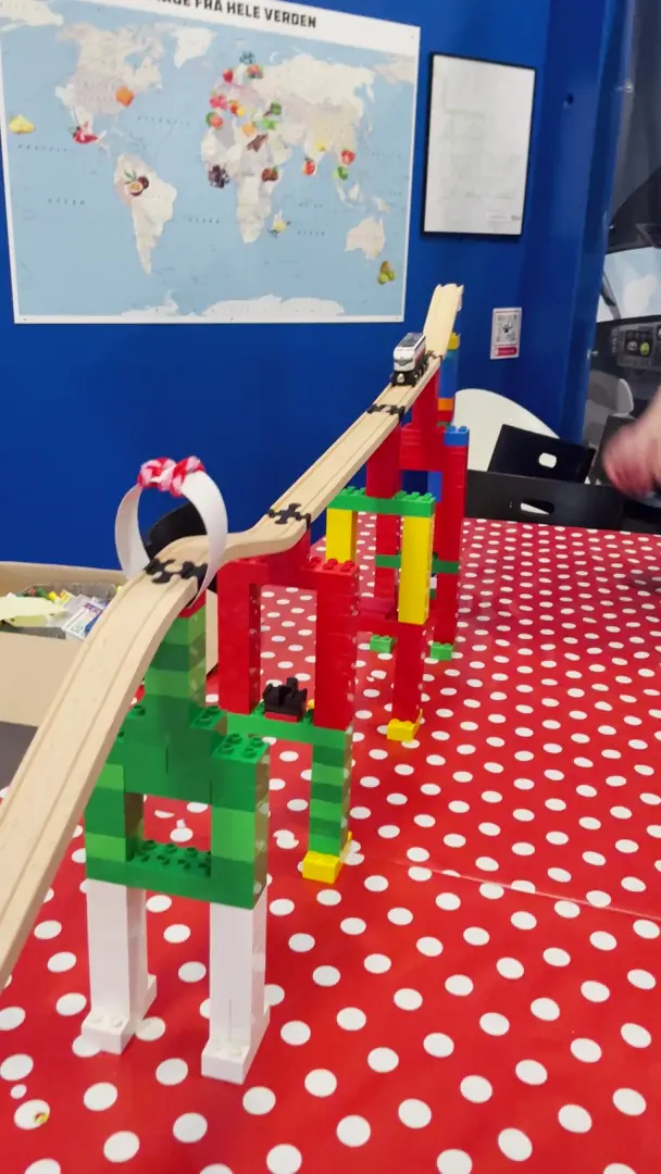 Double Jump on long track | Scrolller