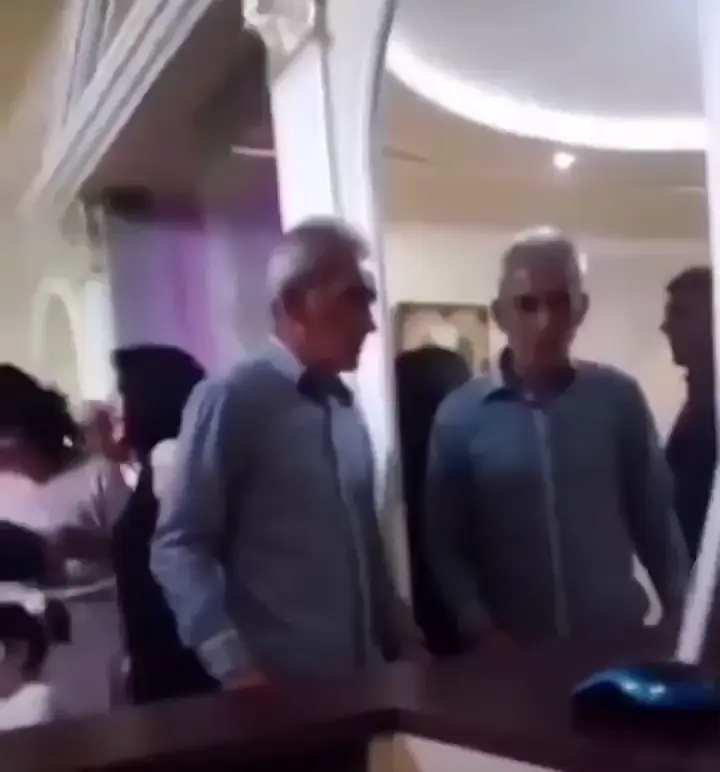 Drunk man confused😅 | Scrolller