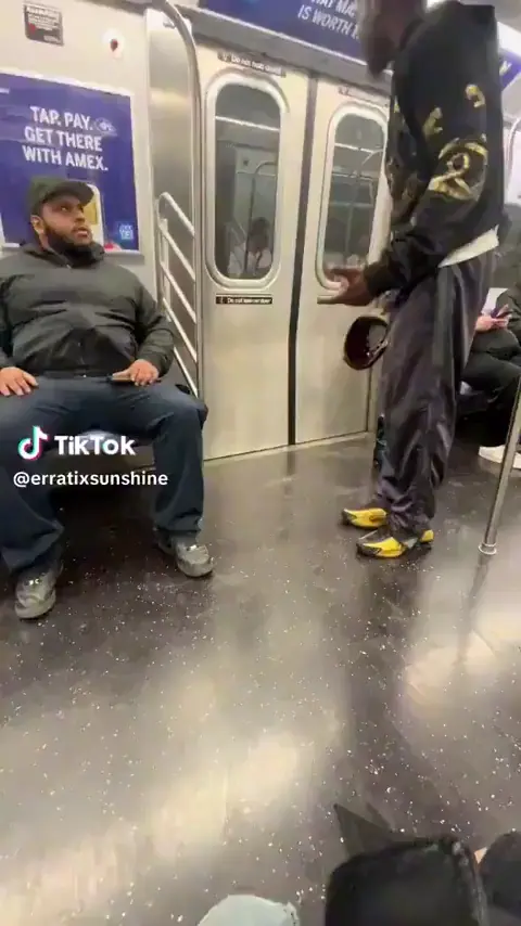 Dude does the ultimate flex during discussion in NYC subway | Scrolller