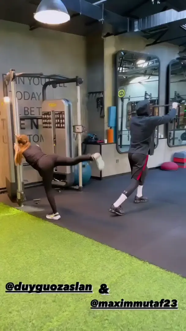 Duygu Özaslan | Scrolller