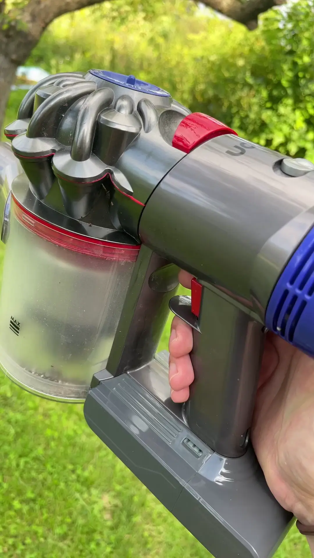 Dyson V8 malfunction | Scrolller