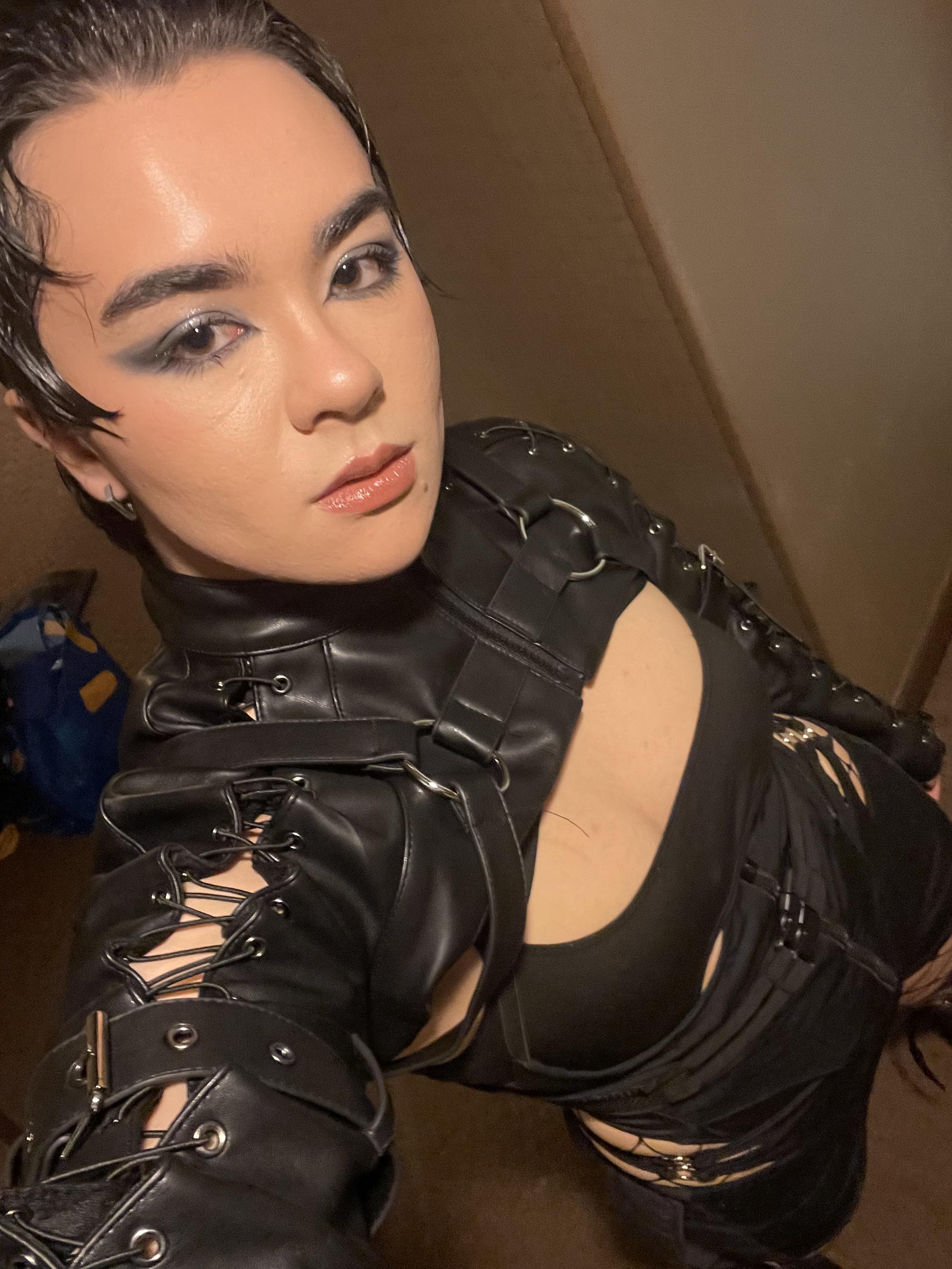 Being androgynous just enhances the cyberpunk… gender is soooo outdated ...