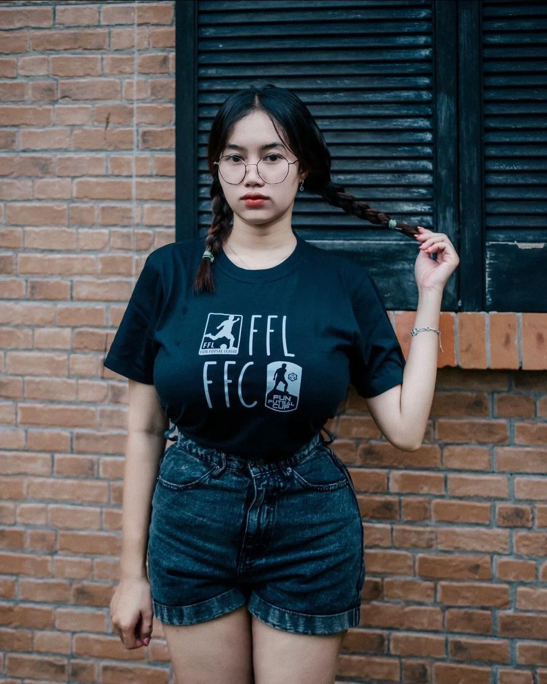 Hourglass figure | Scrolller