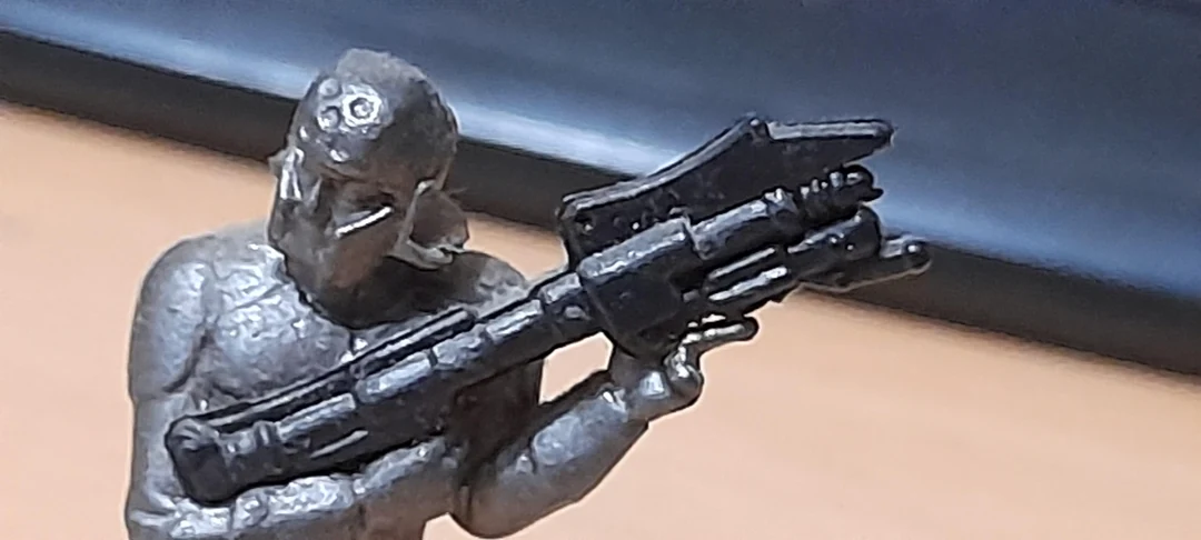 Any help identifying this blaster? | Scrolller