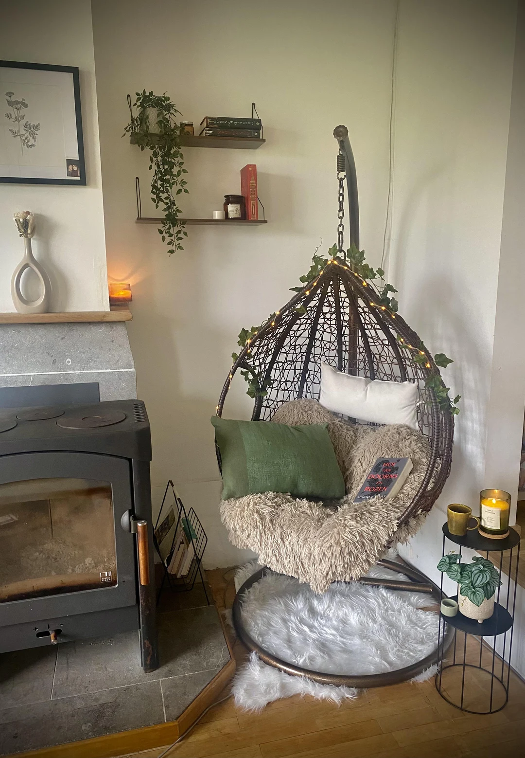 Finally bought that haning chair! Very happy in my own little reading ...