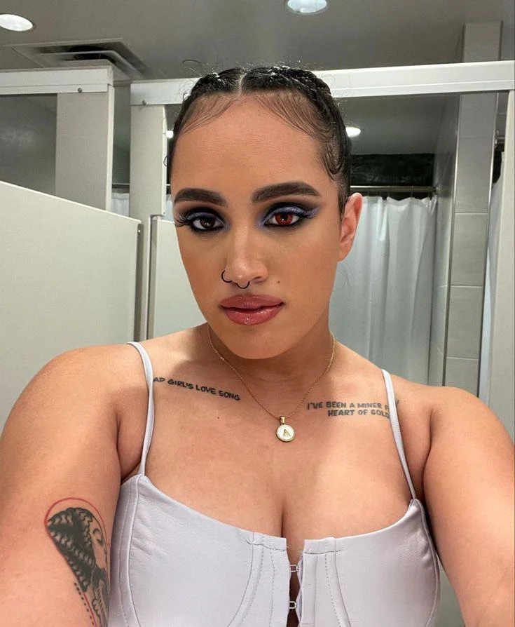 Ava Raine | Scrolller