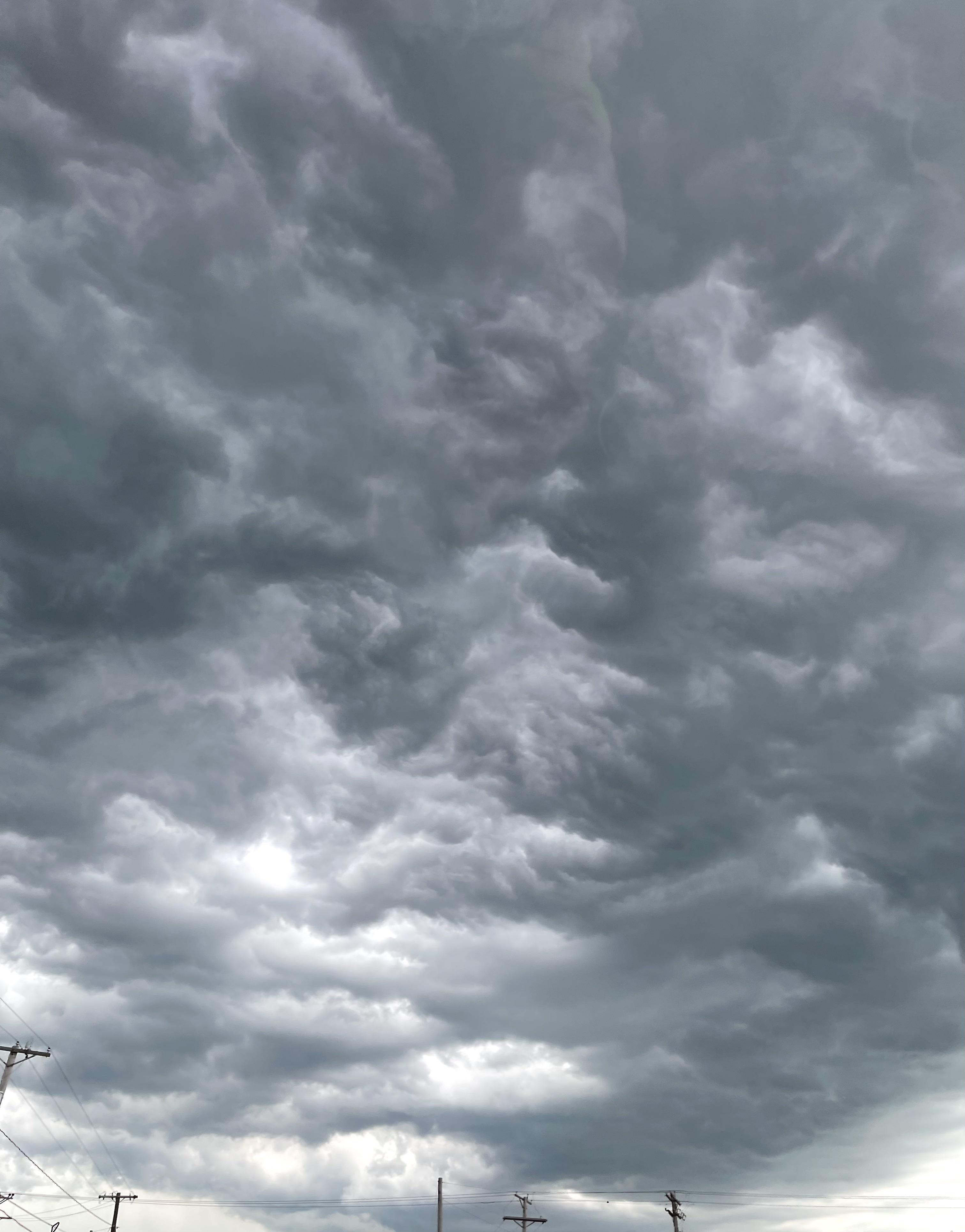 Storms rolling in last night | Scrolller