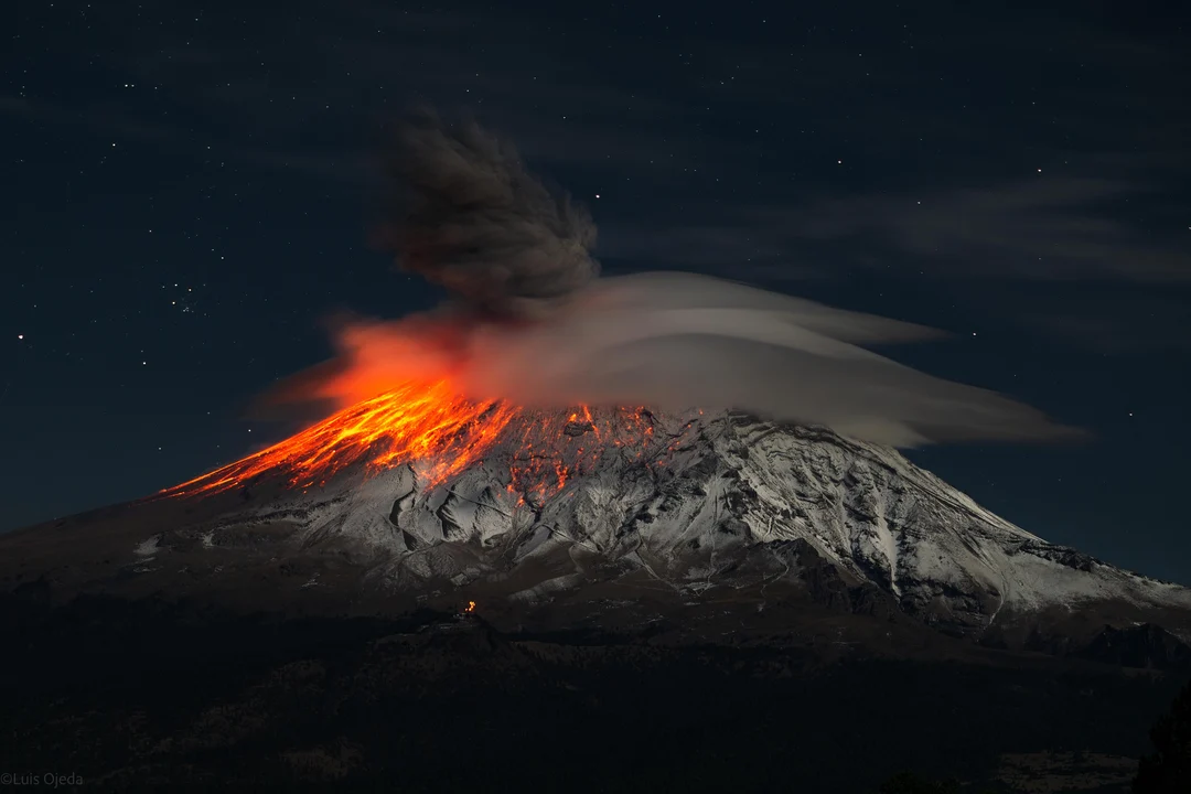 Popocatepetl volcano eruption on new years eve, Mexico [OC] [5267 × 3511] | Scrolller