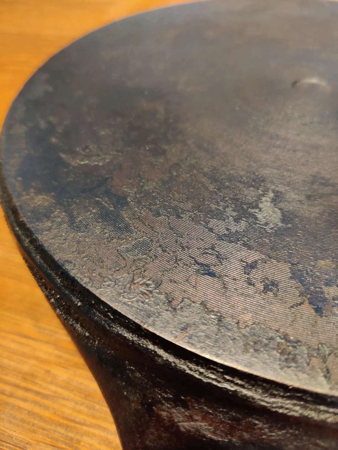 Help cleaning the underside of this pan | Scrolller