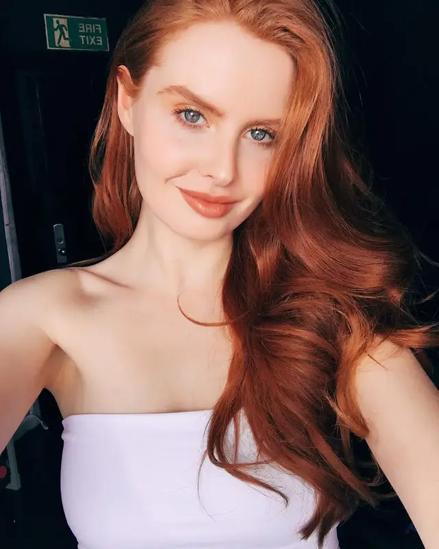 Redhead Scrolller