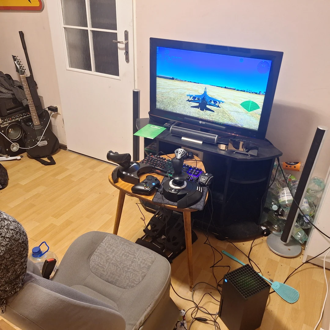 Rate my first beginner setup (don't mind the mess please) | Scrolller