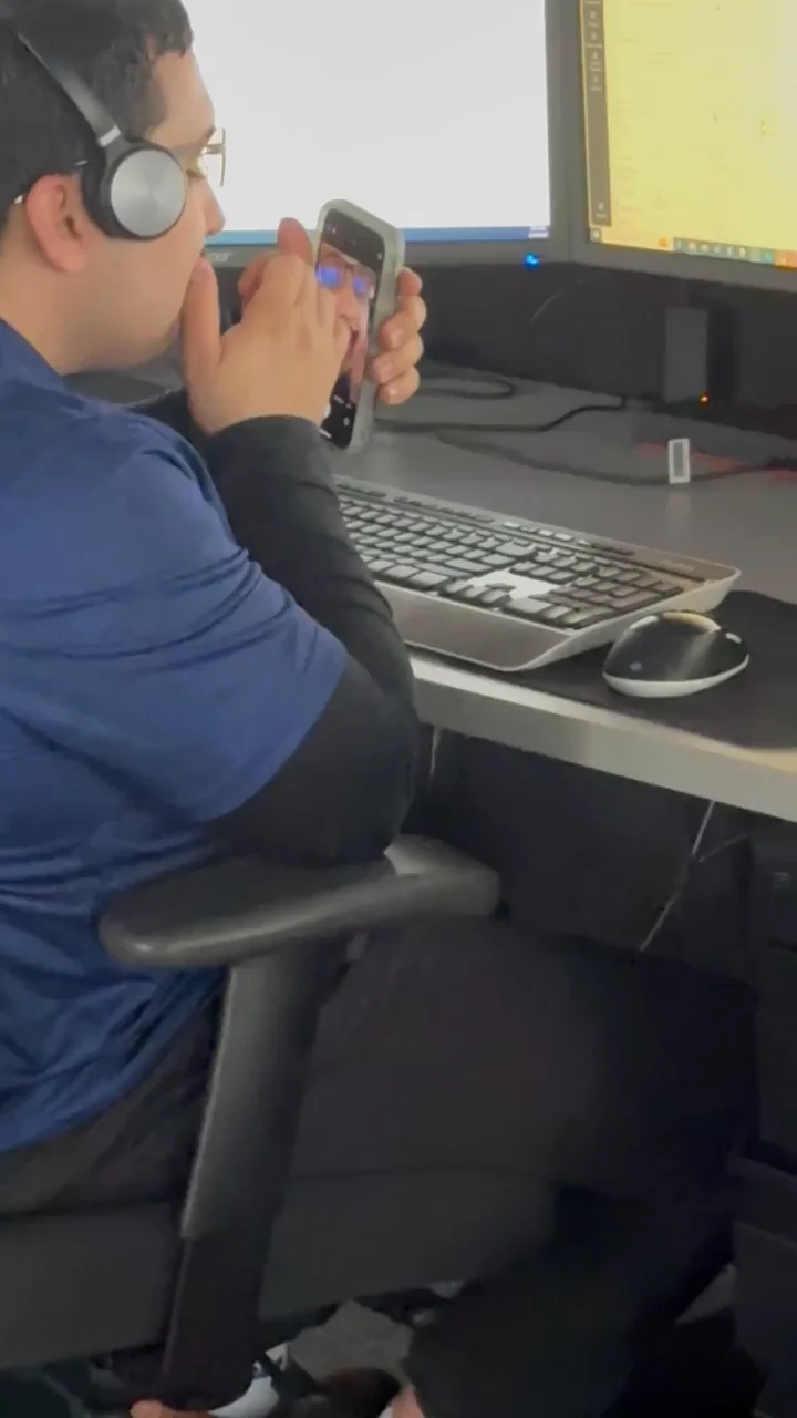 Mustache love | Scrolller