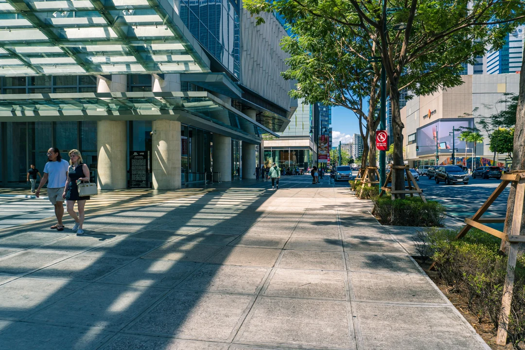 5th Avenue, Taguig, Manila, Philippines [OC] | Scrolller