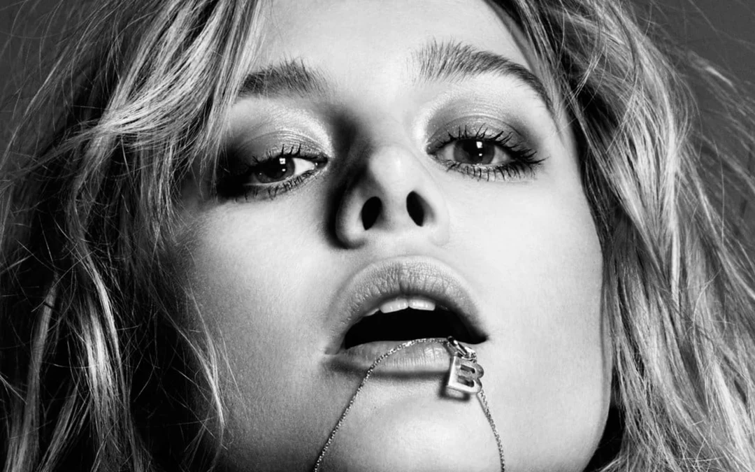 Monochrome UHD | Scrolller