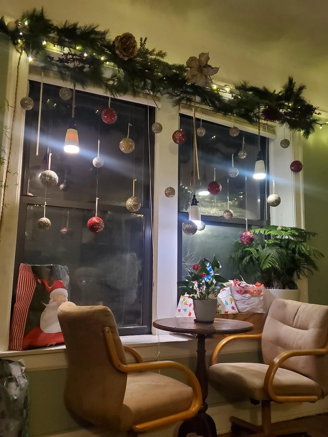 Cozy Chrisrmas Dining Nook | Scrolller