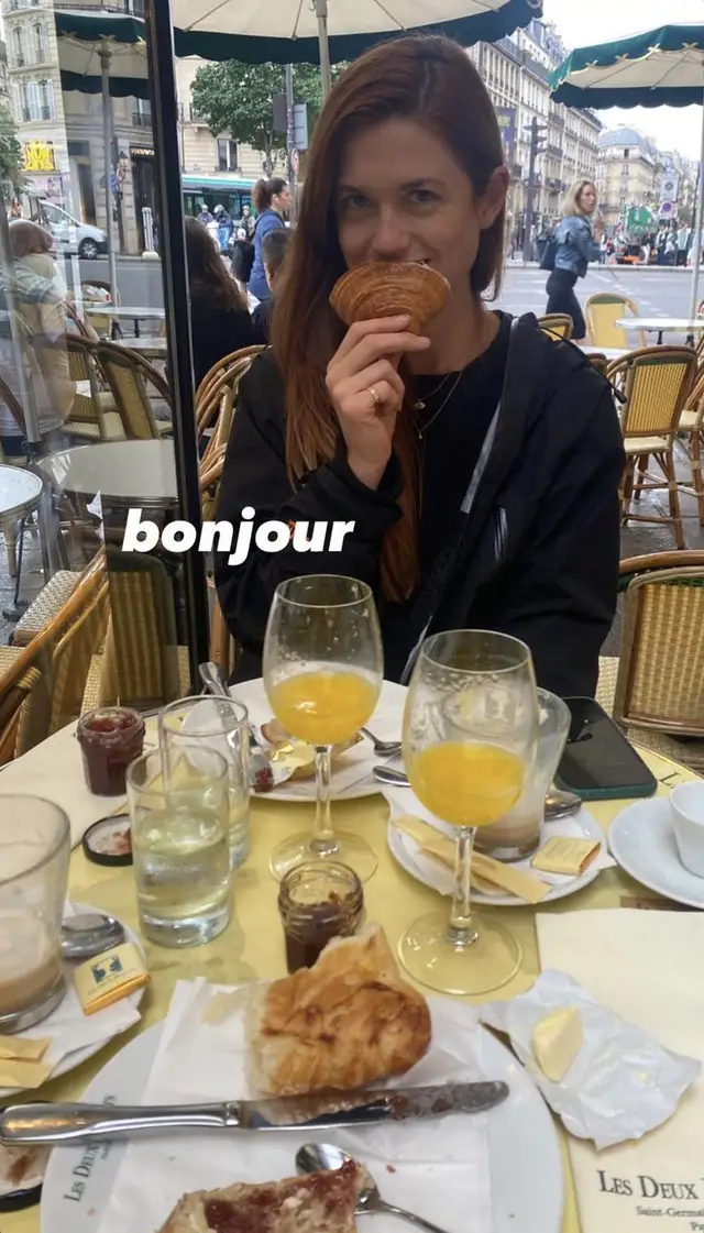 Bonjour | Scrolller