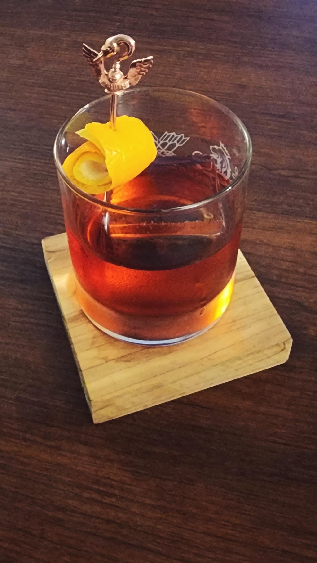 Barrel-aged Negroni | Scrolller