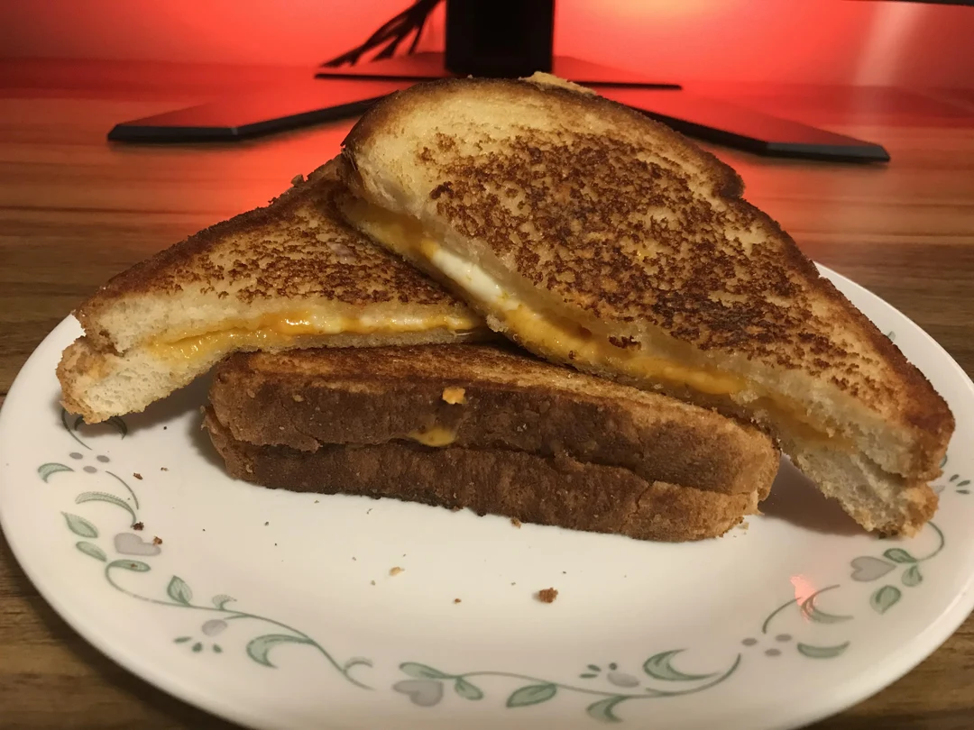 I made another grilled cheese.. 4 | Scrolller